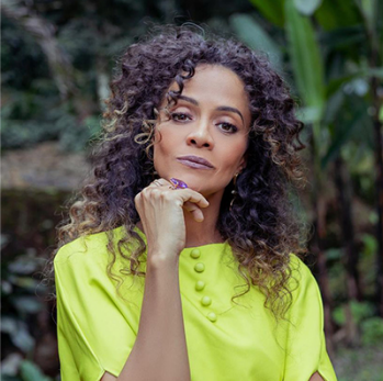 Mona Lisa Duperron – 360